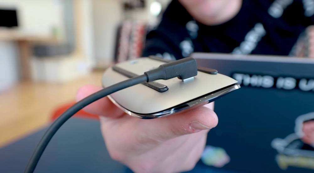 想边充电边使用Magic Mouse！YouTuber制神器“翻车” | 追新 | 精彩大马